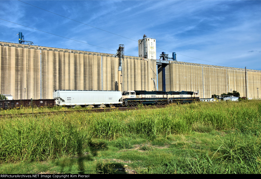 BNSF 9688 9624 on the BN-ATSF "Transfer Track"